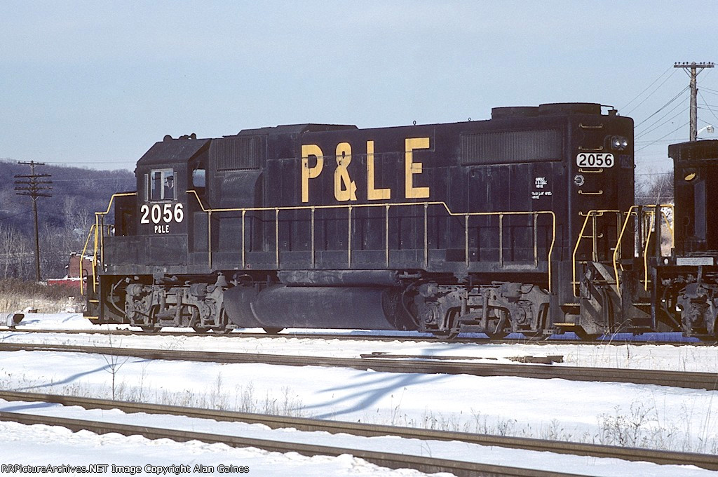 P&LE GP38-2 2056